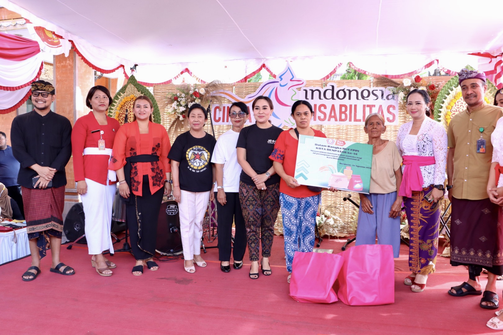 Wadahi Kreatifitas dan Produk UMKM Penyandang Disabilitas, Ny. Ayu ...