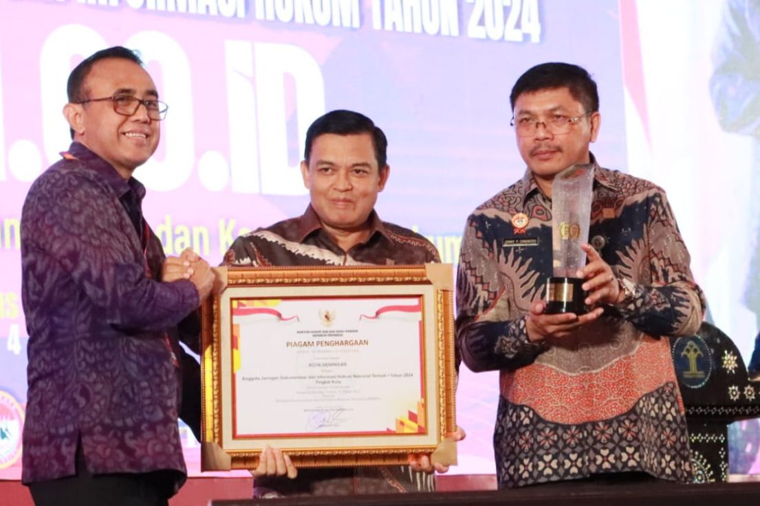 Walikota Jaya Negara Terima Dua Penghargaan Nasional. JDIHN Award Terbaik I Dari Kemenkumham dan ...